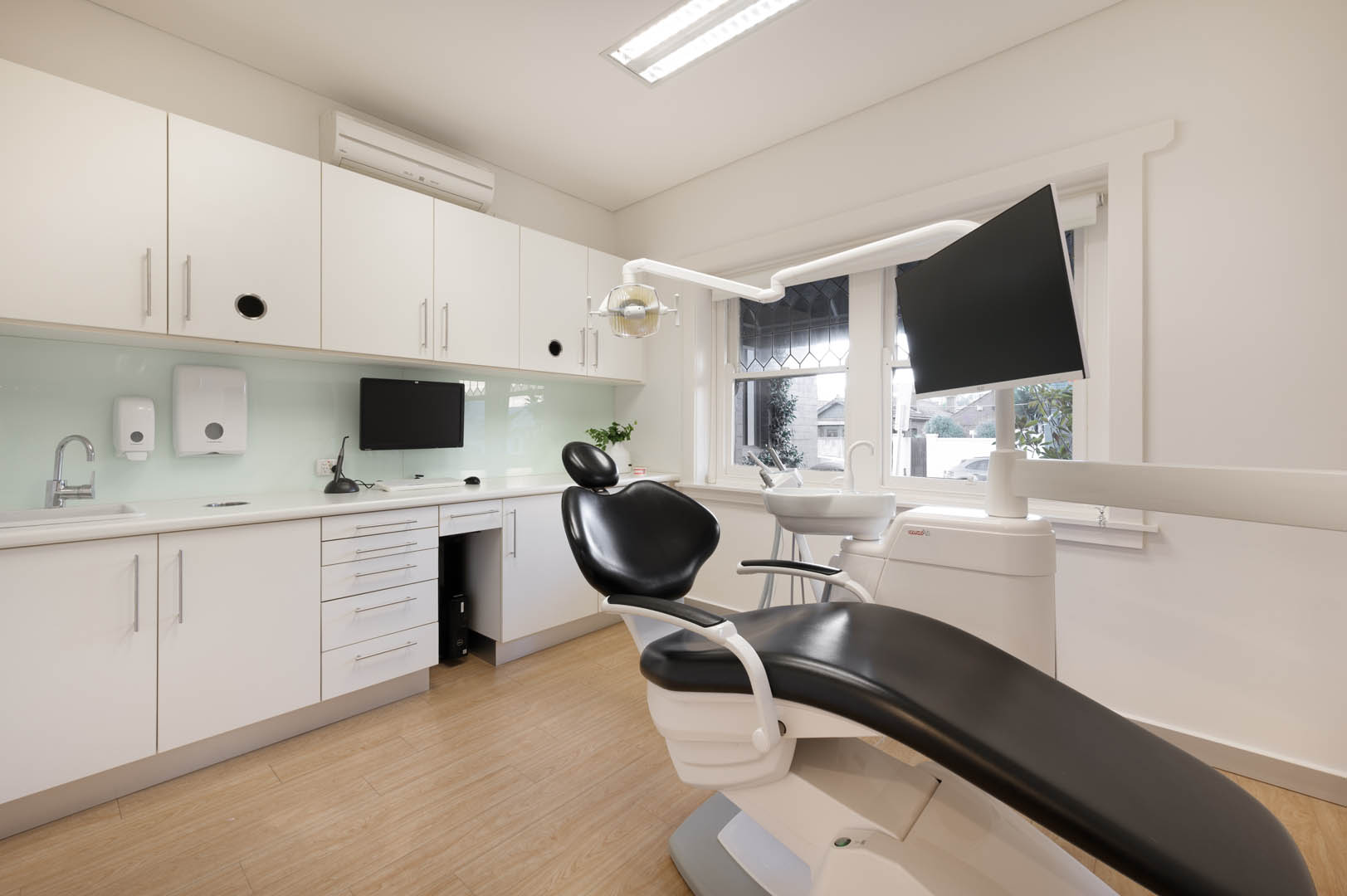 818 Dental - Project 3 :: Medifit Design & Construct - Award Winning ...